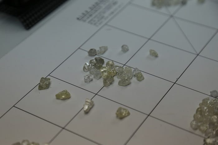 יהלומי גלם 3 art rough diamonds 7042309 - מכון היהלומים הישראלי
