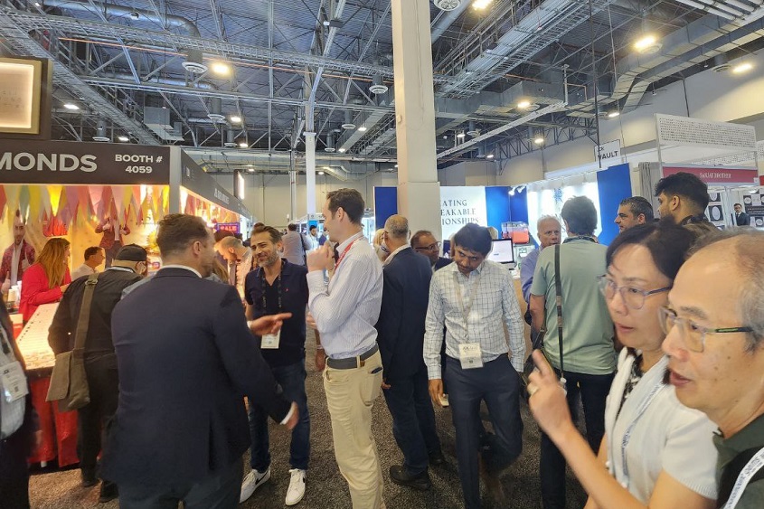 עלייה במספר המבקרים בתערוכת JCK לאס וגאס - מכון היהלומים הישראלי